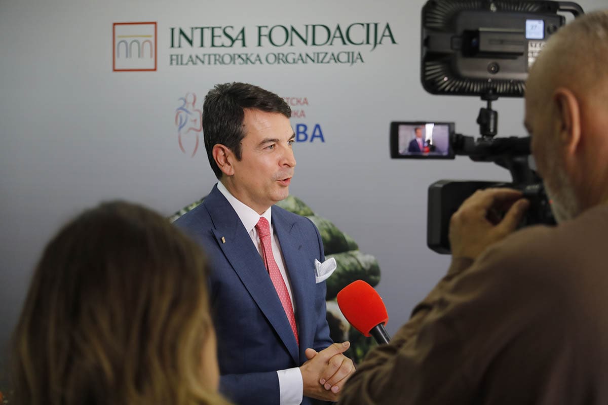 Osnovana Intesa fondacija. Prva donacija Tiršovoj | Bonitet.com